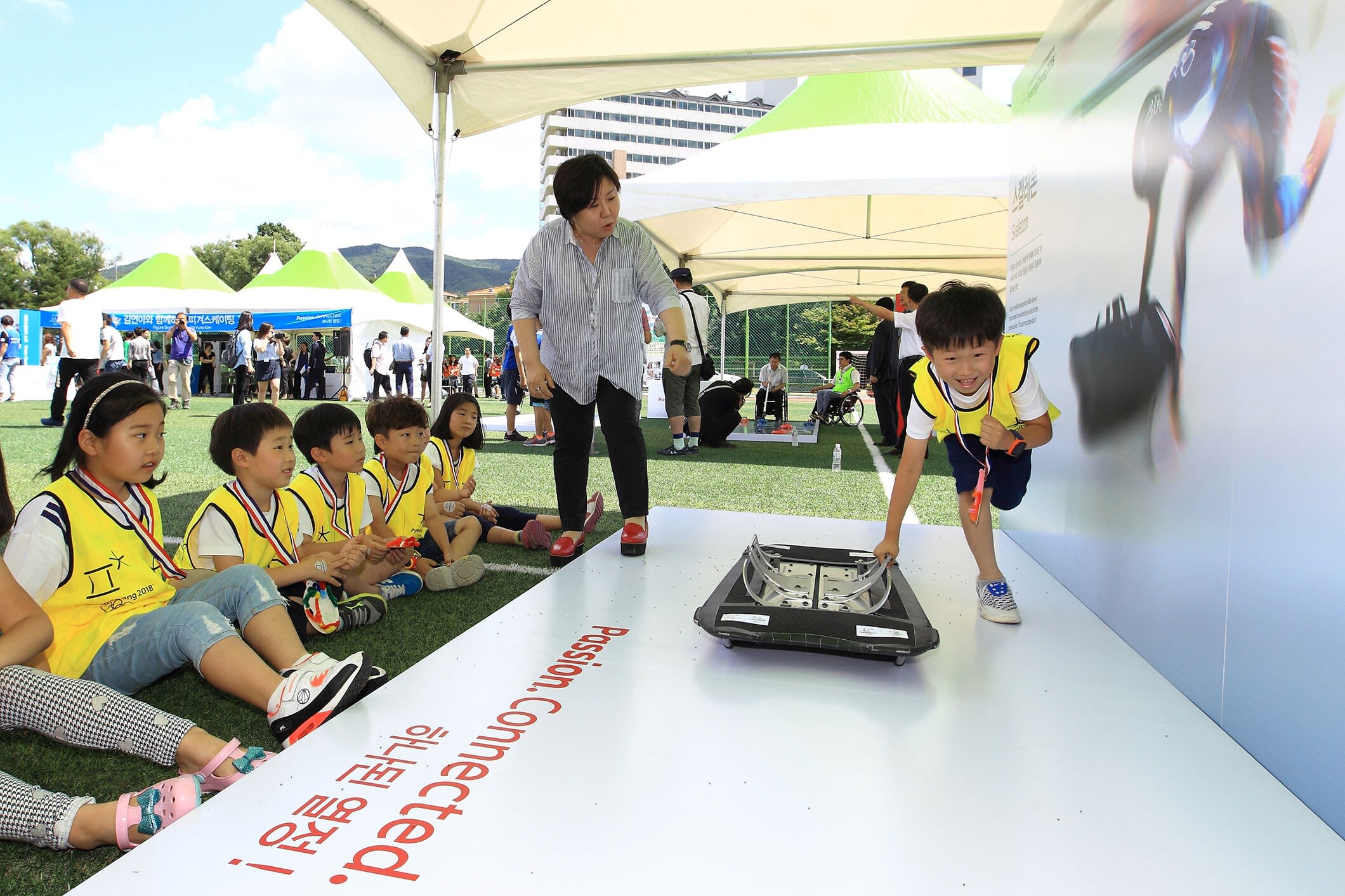 Pyeongchang children are the first to meet Soohorang - Olympic News