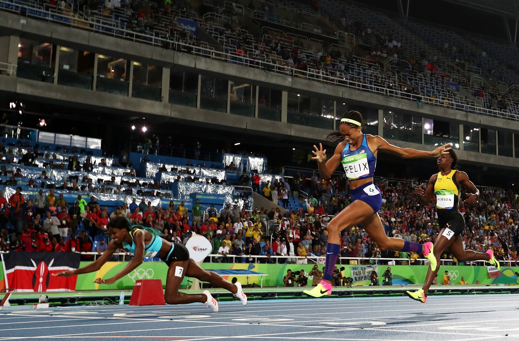 Miller lunges to 400m victory in photo finish - Olympic News