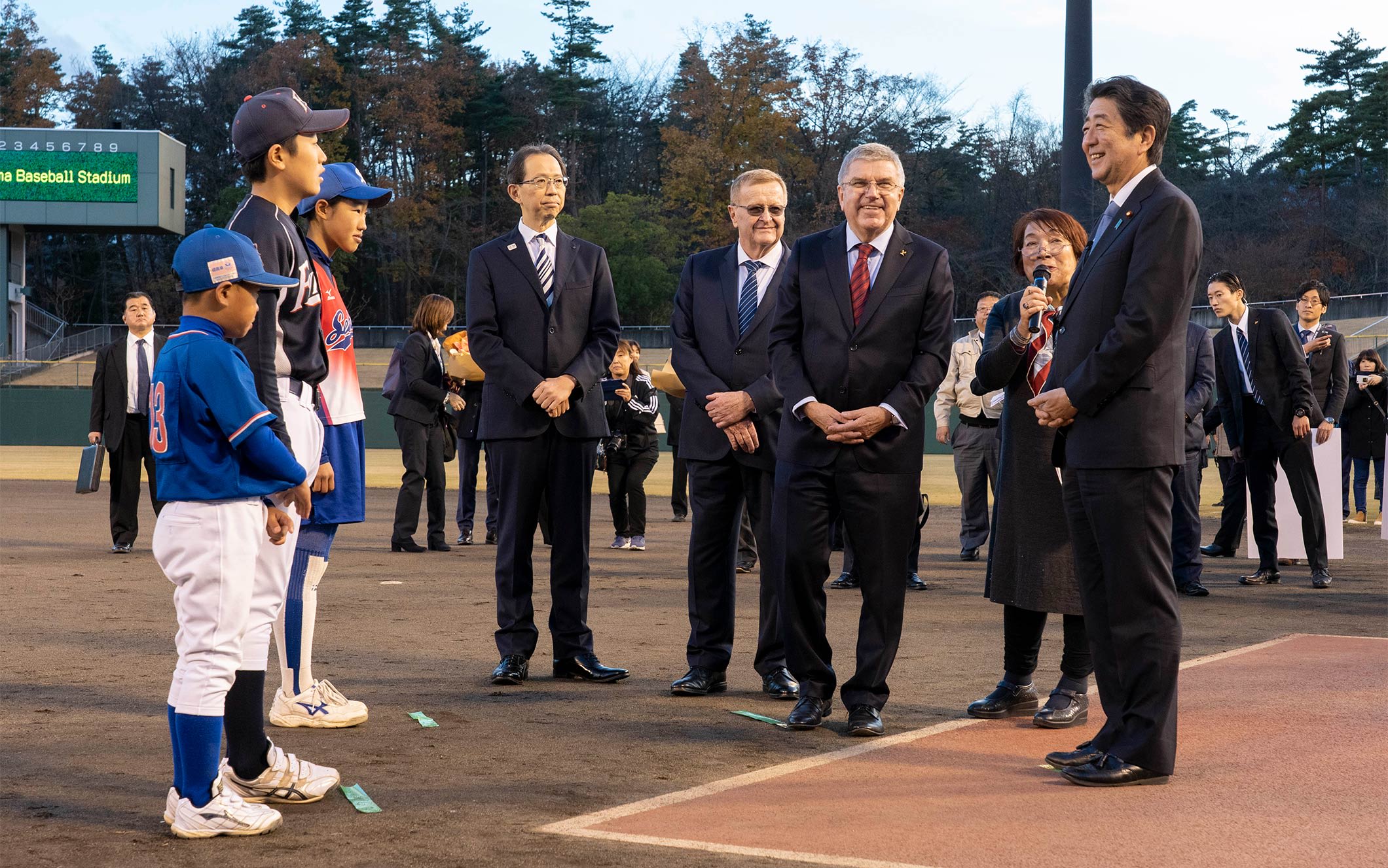 President Bach visits Fukushima, meets PM Abe and talks to athletes ...