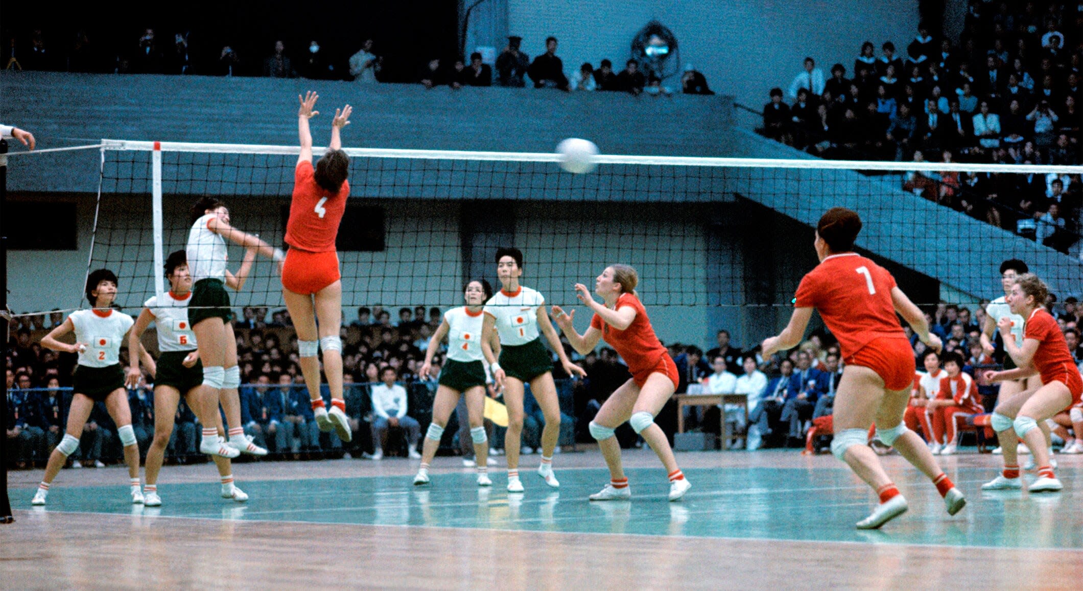 Home nation dominate first volleyball contest - Olympic News