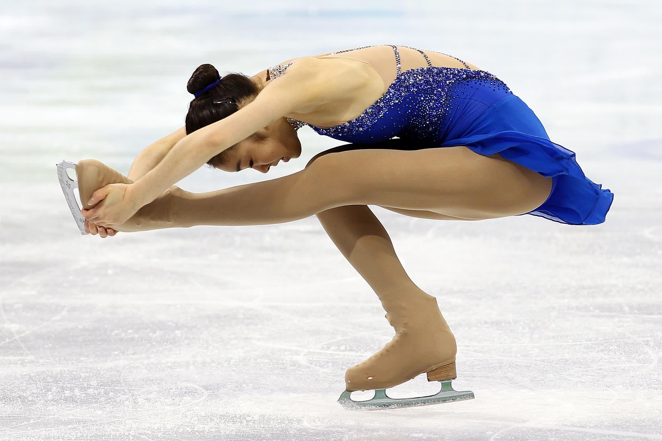 Yuna Kim turns Bond girl on 23 February 2010 en route to historic victory - Olympic News