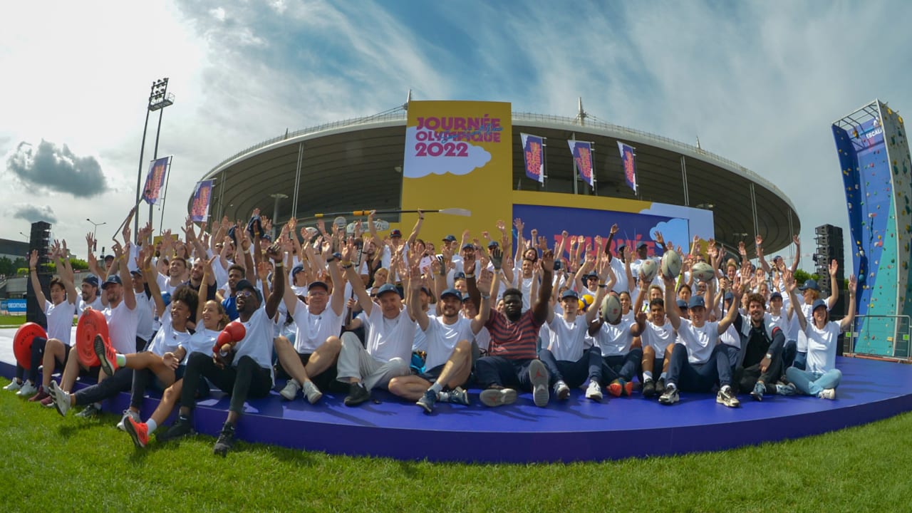 Athletes and fans play together at Paris 2024 tester event for Olympic Day