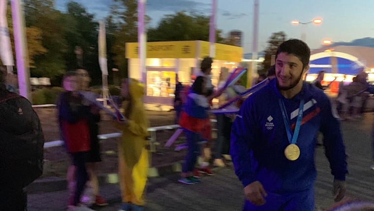 Abdulrashid Sadulaev returns to House of Russia a hero