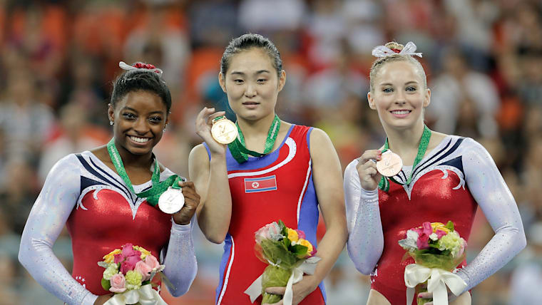 Simone Biles wins vault silver in 2014