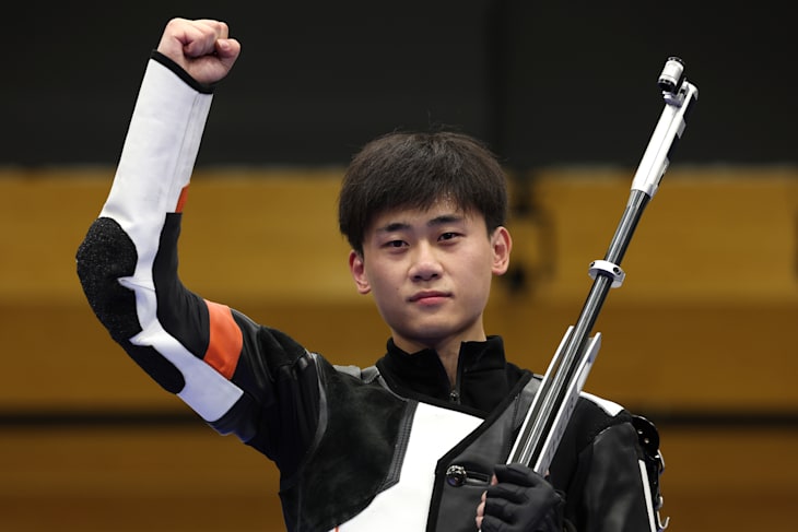 Liu Yukun de China gana el oro de tiro en la modalidad en rifle 3 ...