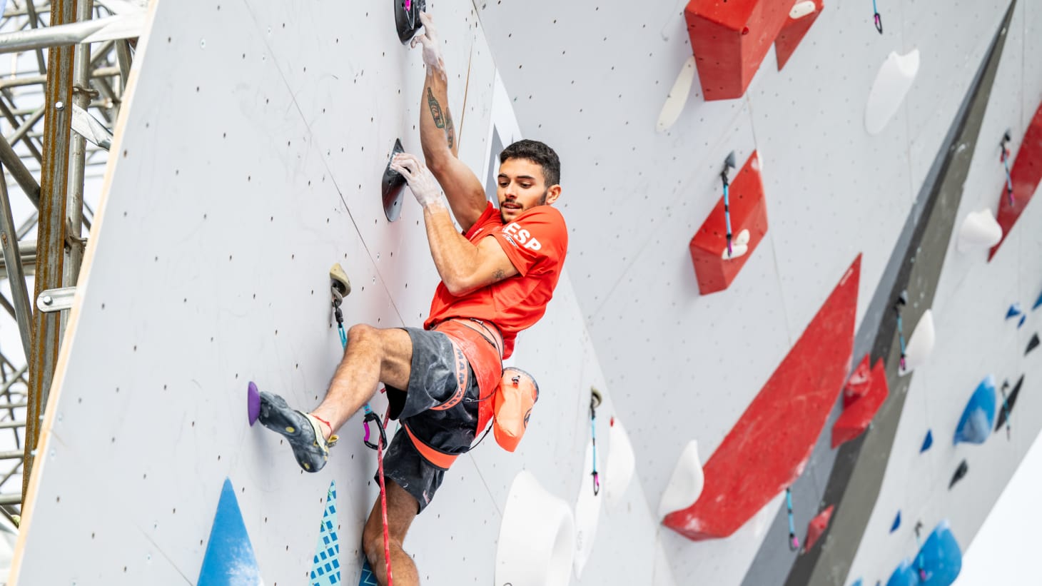 Alberto Ginés, cuarto en el Mundial de Escalada 2025, logra su mejor ...