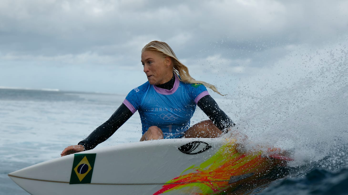 Tatiana Weston-Webb retorna ao surfe após maternidade