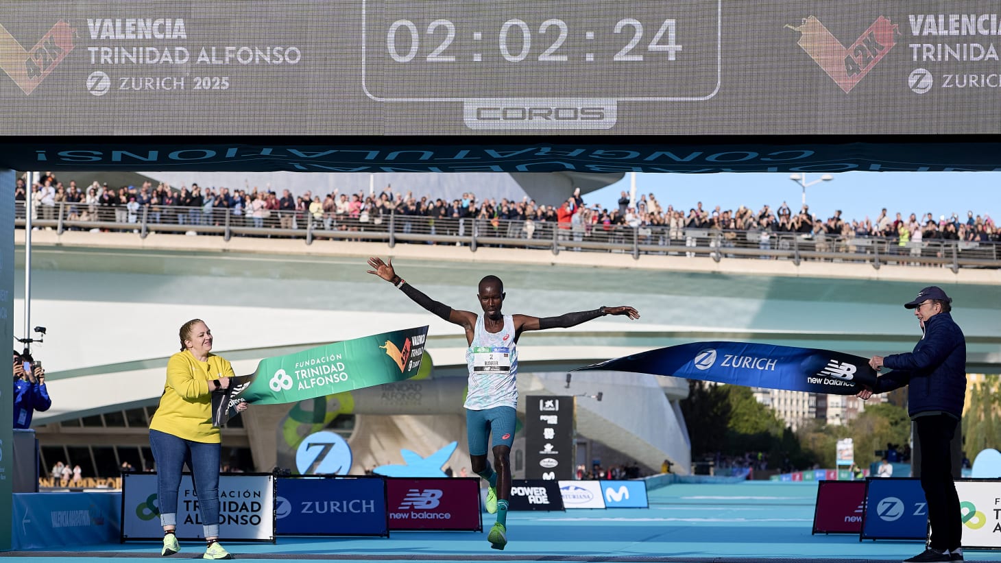Valencia Marathon 2025: John Korir and Joyciline Jepkosgei take ...