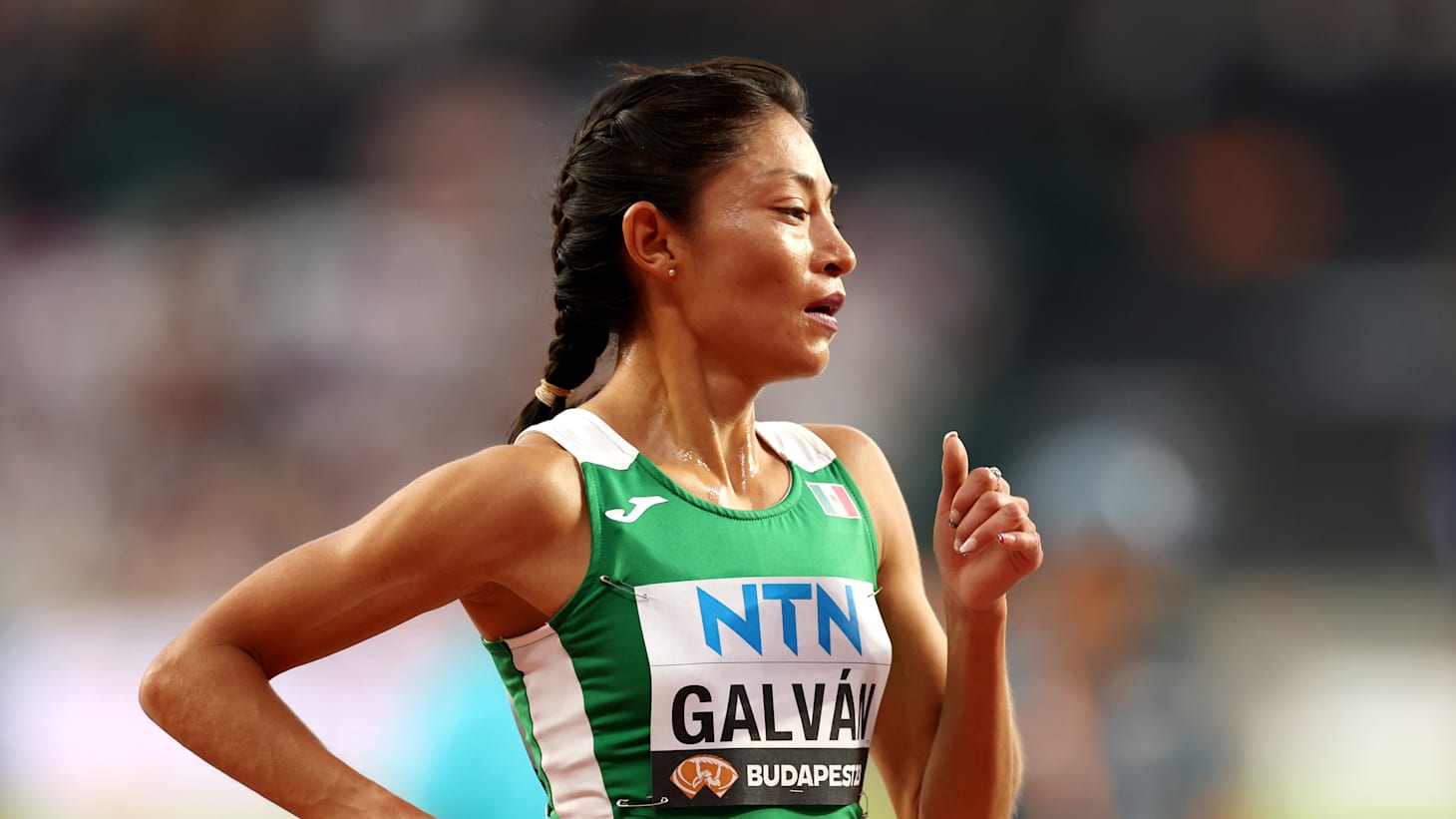 Laura Galván: Quién es la corredora mexicana que salió del campo y ...