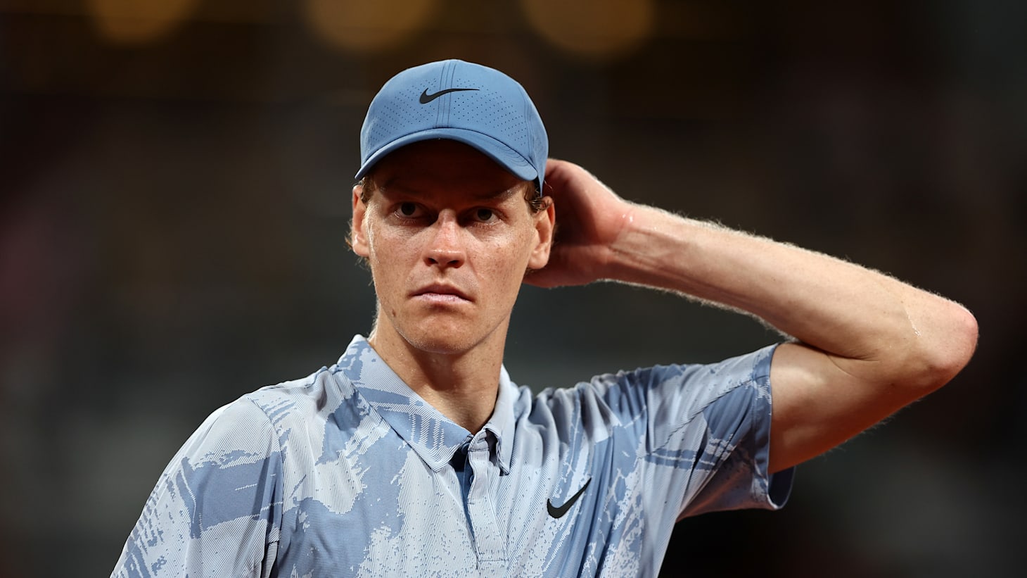 Jannik Sinner oggi al Roland Garros 2026, quando gioca contro Juan ...