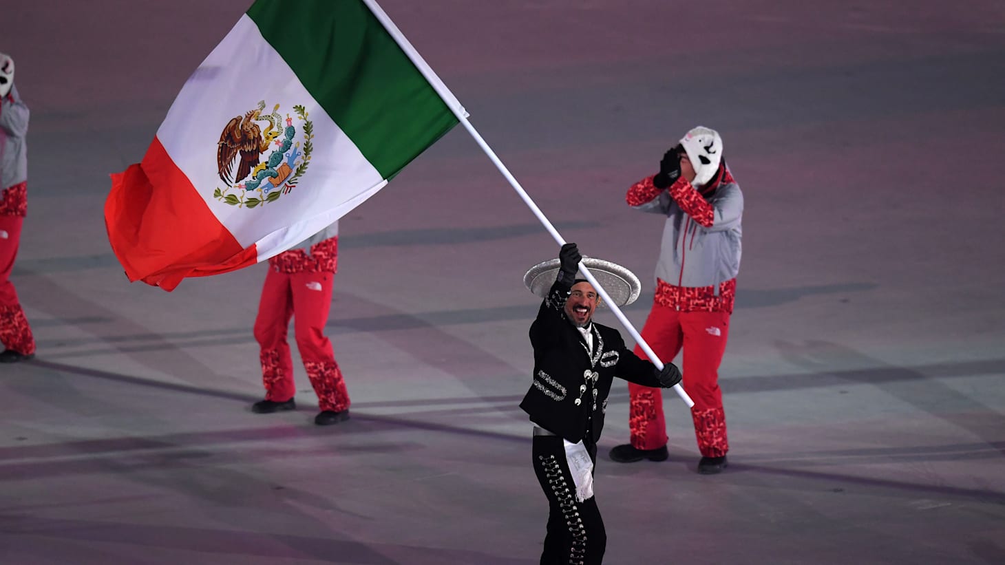 Los atuendos de las naciones latinas en las Ceremonias de Apertura de ...