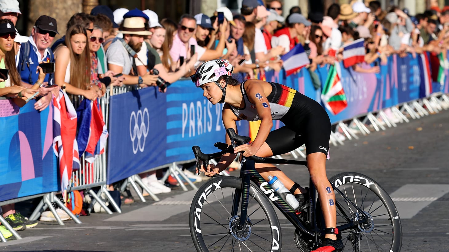 Triathlon - Finale des WTCS 2025 : Lisa Tertsch titrée en surprenant ...