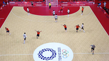 how to draw a handball court