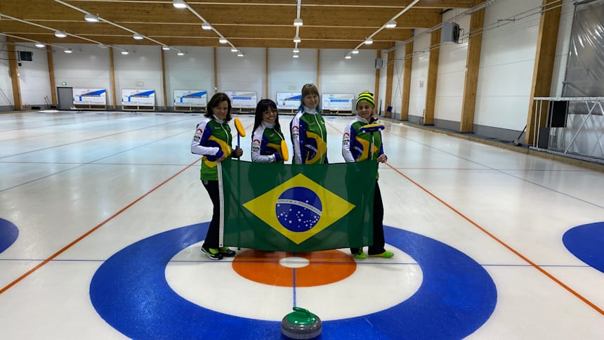 Seleção brasileira feminina de curling disputa vaga para o Mundial