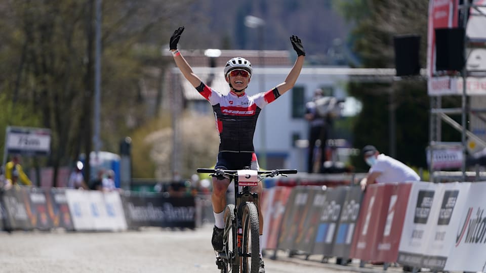 Coupe du monde de VTT de Nové Město : Loana Lecomte en grande patronne ...