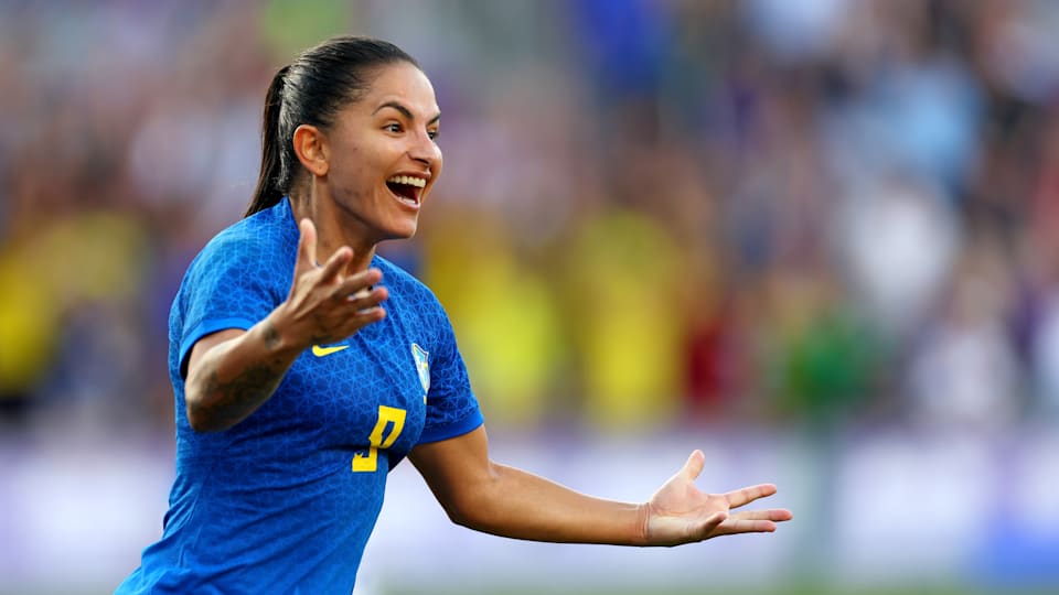 Por que Debinha é uma das maiores da história da seleção feminina