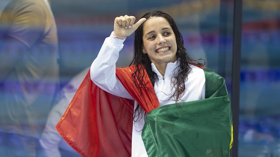 Camila Rebelo conquista ouro inédito para a natação de Portugal no ...