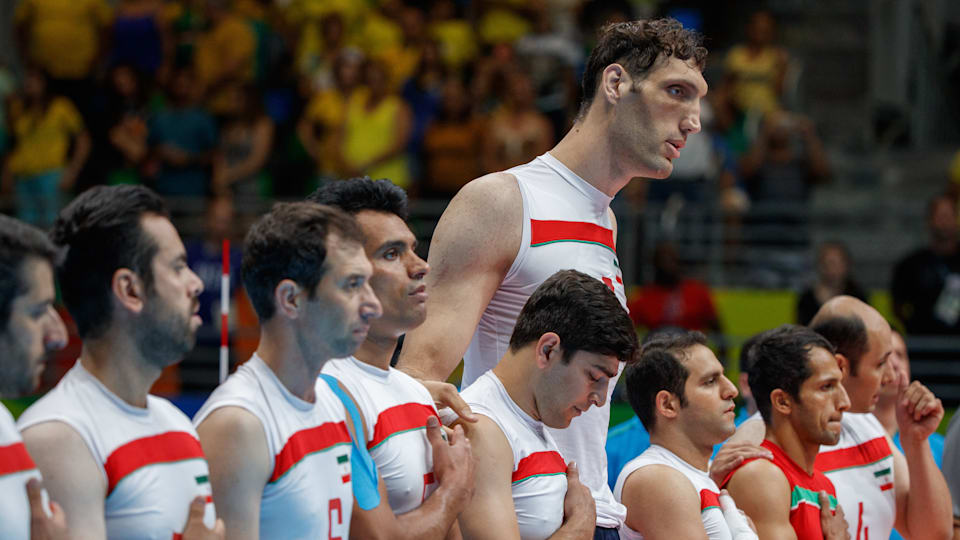 No bed, no problem for world's second tallest man Morteza Mehrzad as he ...