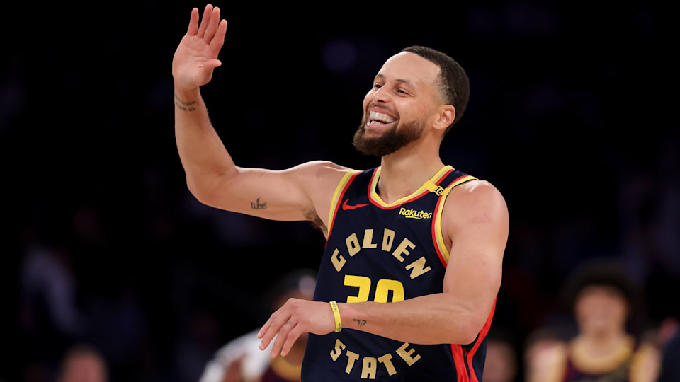 Stephen Curry makes history as first player to hit 4,000 three-pointers ...