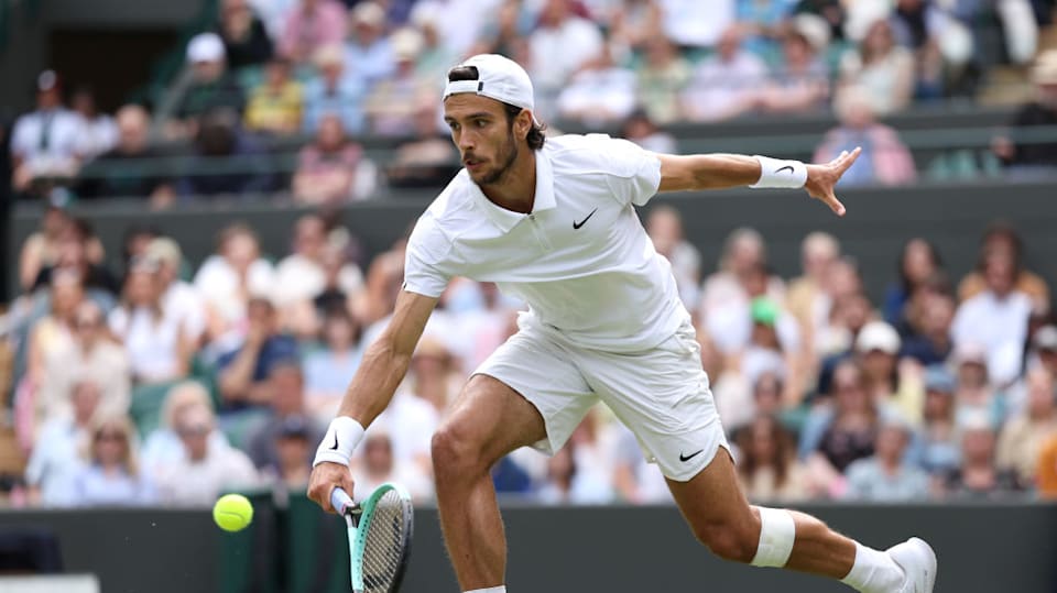 Lorenzo Musetti in semifinale a Wimbledon 2024: dove vedere la partita con Novak Djokovic in ...