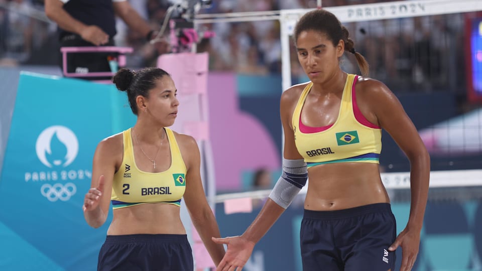 Ana Patrícia/Duda e Carol/Bárbara mantêm Brasil 100% no vôlei de praia ...