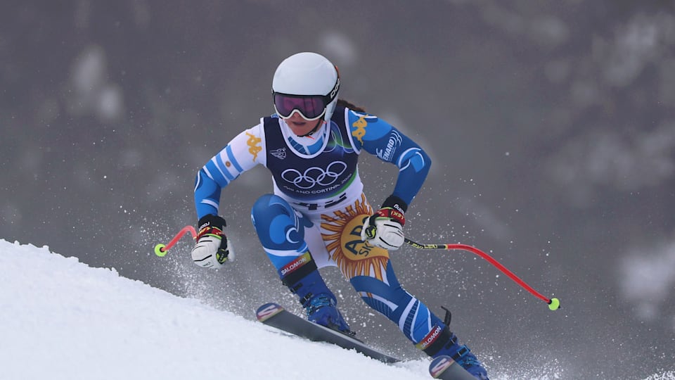 Nicole Begué, esquiadora argentina, "feliz de llevar la celeste y ...