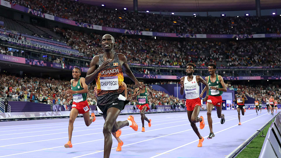 Joshua Cheptegei obtiene el oro en los 10 mil metros masculino; ve el resumen del atletismo en ...