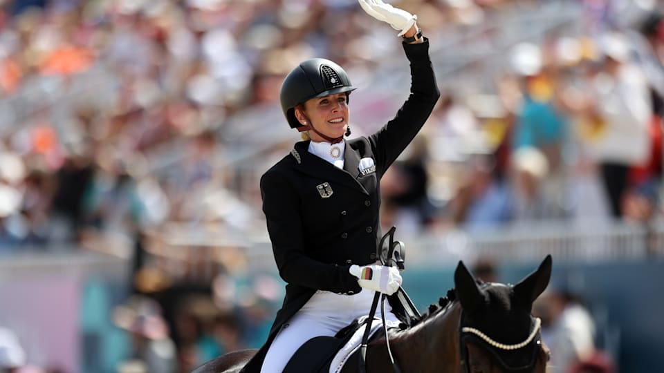 Dressurreiten bei Paris 2024: Die Traumkür der Jessica von Bredow ...