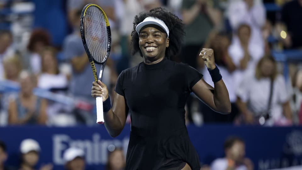 Venus Williams returns to singles tennis with astonishing first-round ...