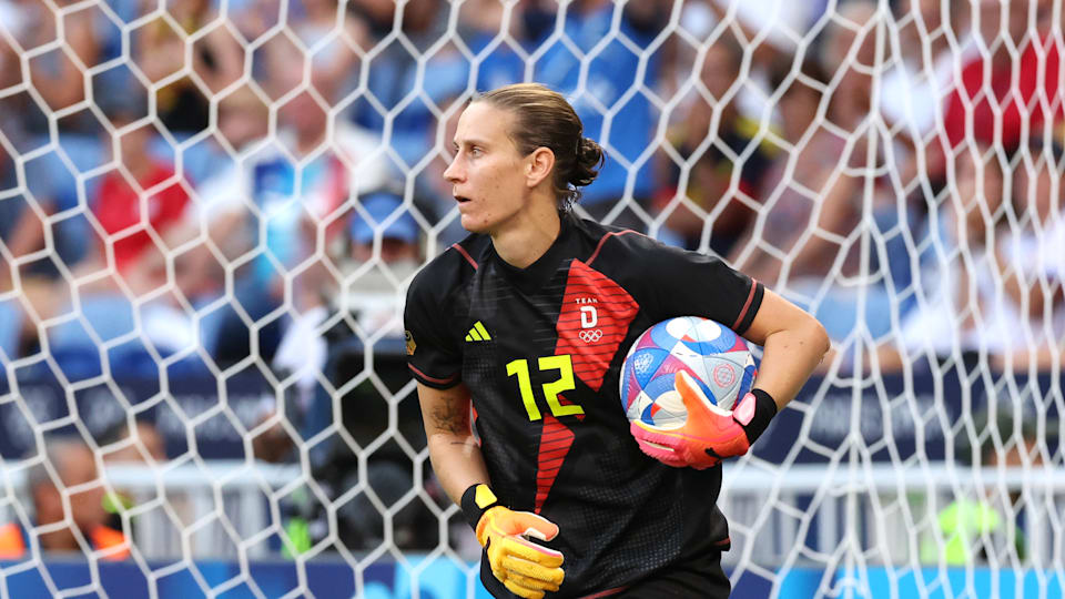 Frauenfußball: Ann-Katrin Berger, Marina Hegering und Paulina ...