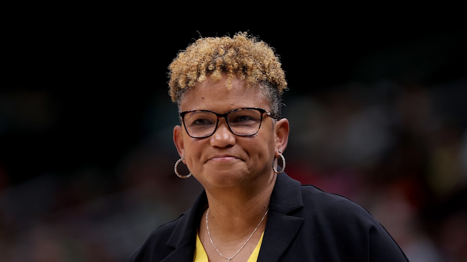 Treinadora Pokey Chatman quer basquete feminino do Brasil 'de volta ao ...