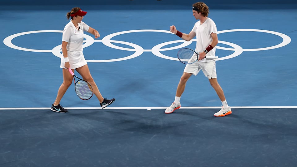 Anastasia Pavlyuchenkova and Andrey Rublev of ROC win gold in mixed doubles