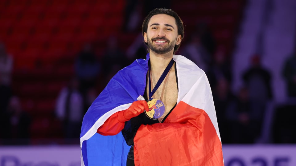 Victoire de Kevin Aymoz à Skate America 2025, sa première médaille d'or ...