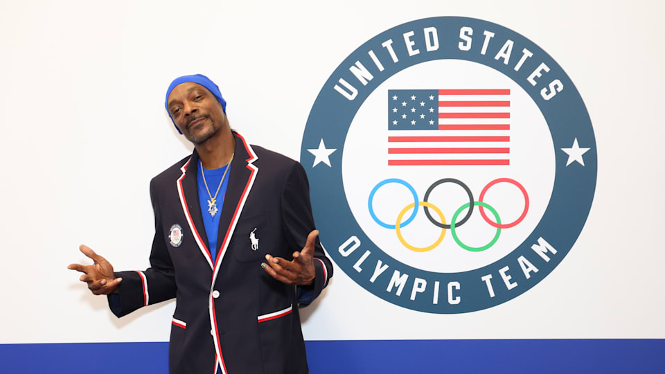 Snoop Dogg gets swimming lesson from Michael Phelps in viral video at ... Snoop Dogg gets swimming lesson from Michael Phelps in viral video at ...