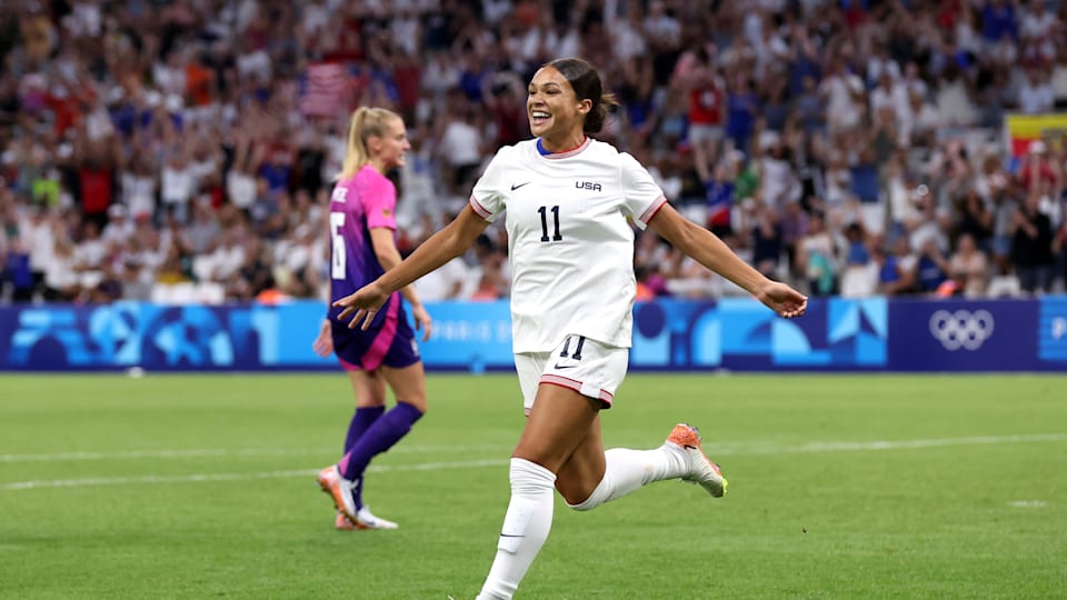 Cross-sport connection: Arizona Cardinals' Michael Wilson cheers for US ...