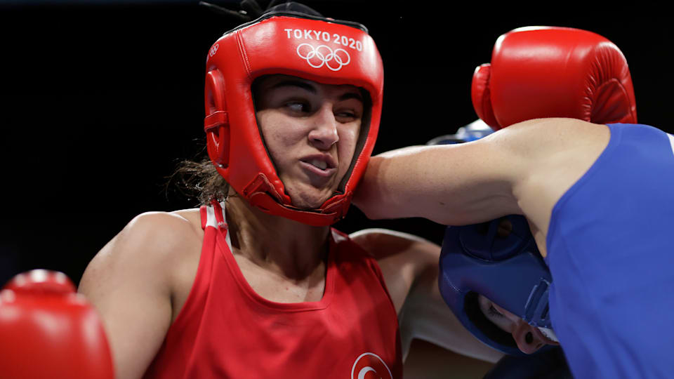 Busenaz Surmeneli vs Gu Hong, women’s boxing welterweight final at ...