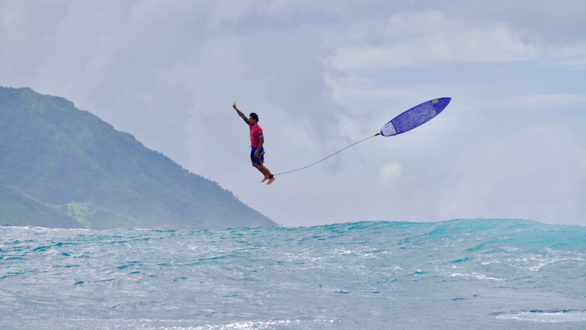 Foto De Surfista Nos Jogos Olímpicos Corre O Mundo Jogos Olímpicos