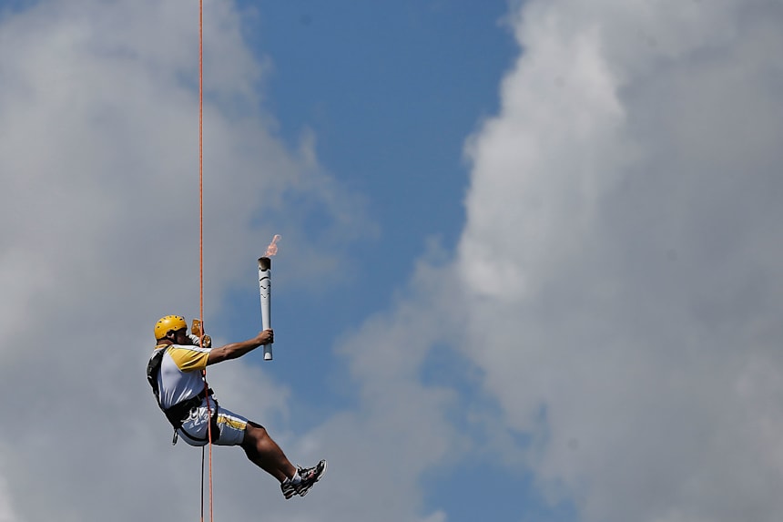 Olympic Torch Relay passes through paradise - Olympic News