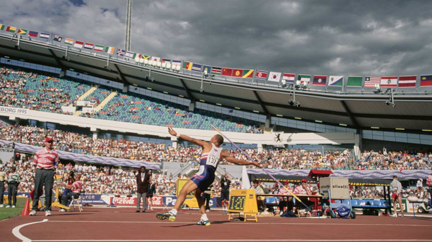 Javelin throw rules and scoring system