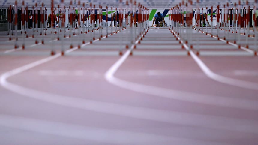 ¿Cuáles son los tipos de carreras en la pista de atletismo?