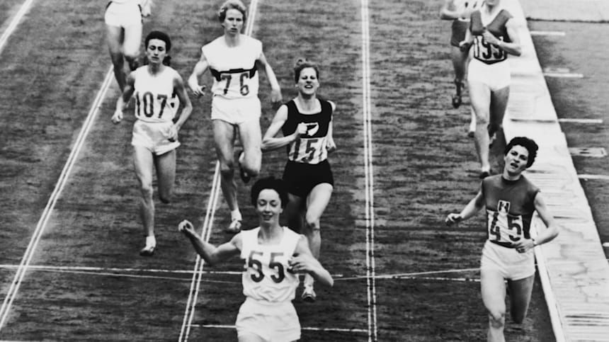 Ann Packer stuns the world with her 800m triumph