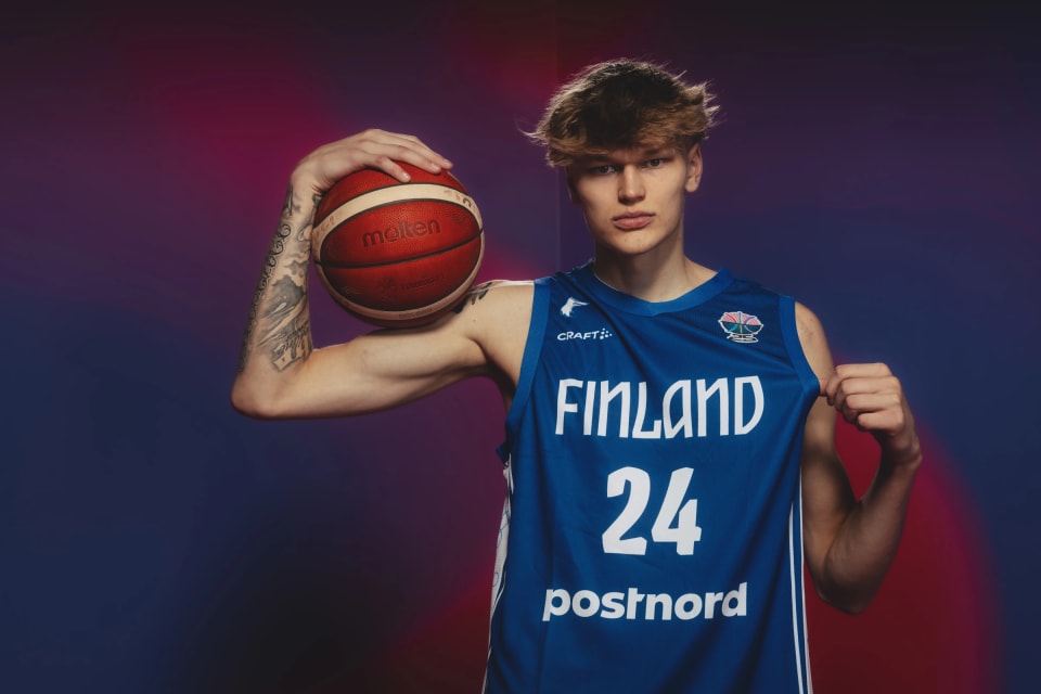 女子高生透けブラ画像