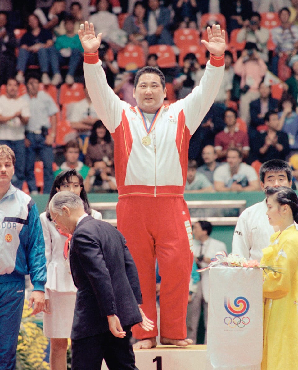 Hitoshi Saitō, the first two-time Olympic heavyweight judoka champion ...