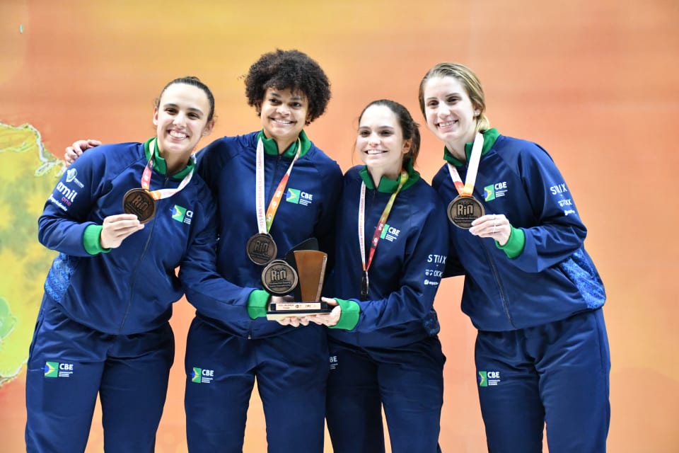 Esgrima: Brasil é bronze no florete feminino por equipes do Campeonato ...