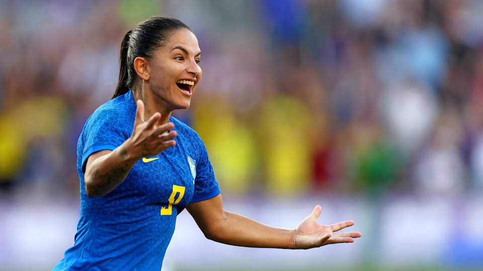 Por que Debinha é uma das maiores da história da seleção feminina