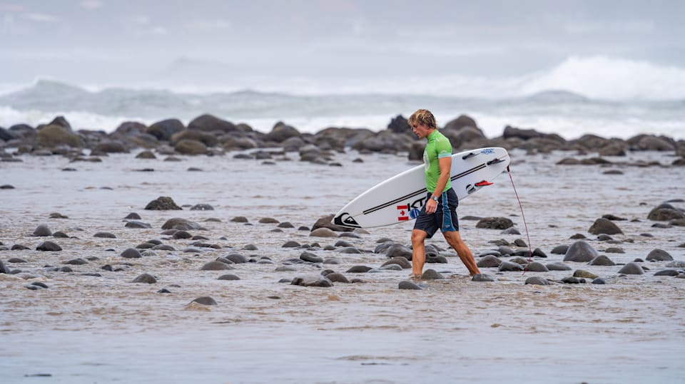 Maui-born surfer Cody Young joins wildfire recovery mission on home ...
