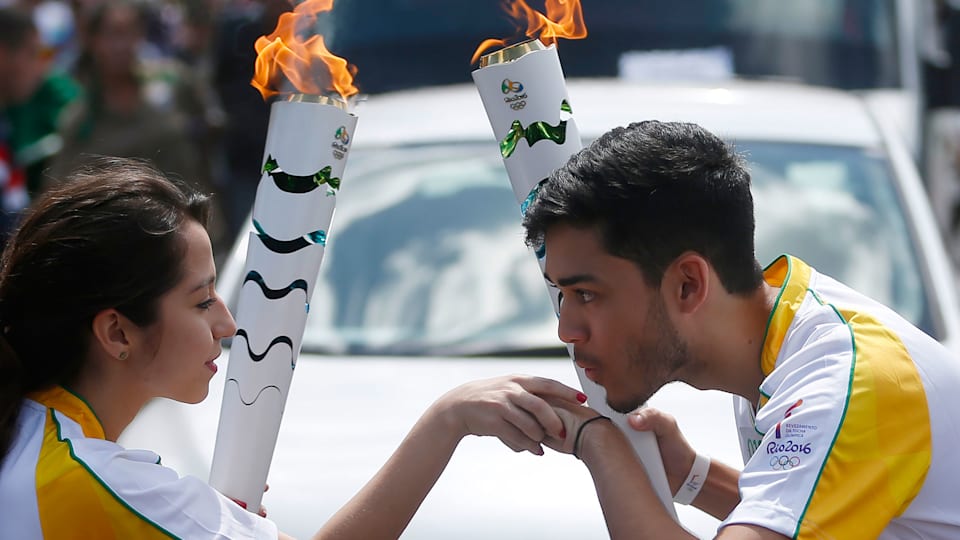 Olympic Torch Relay passes through paradise - Olympic News