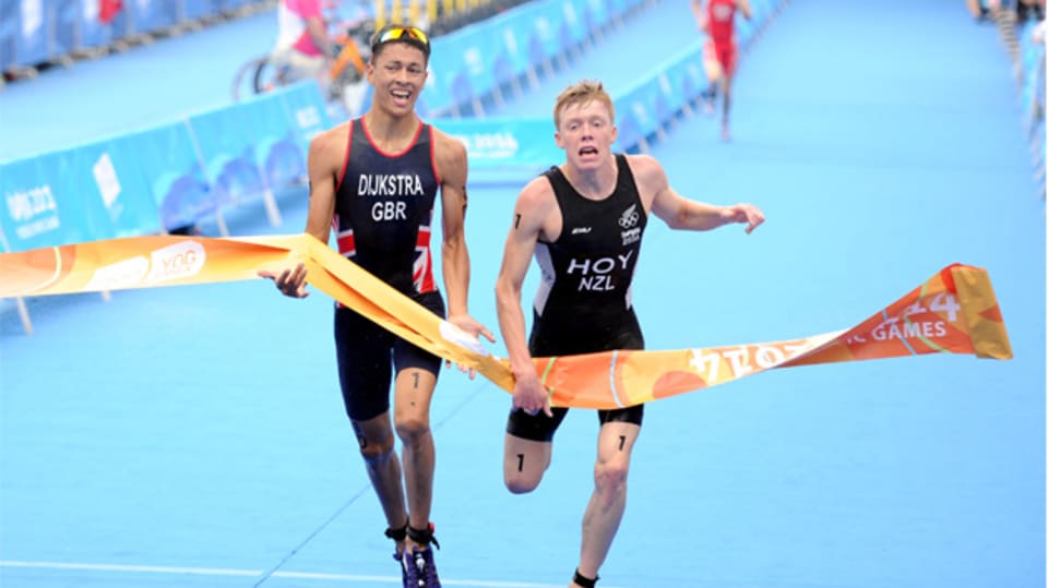 Ben Dijkstra takes triathlon gold after photo finish - Olympic News