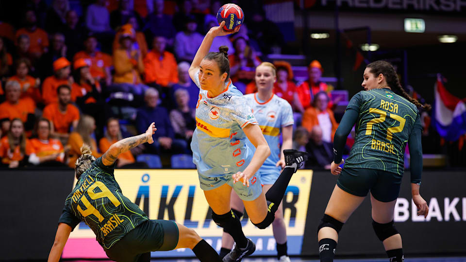 2023 World Women's Handball Championship: Yvette Broch - from top model ...