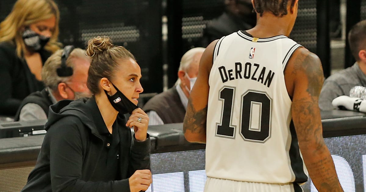 Spurs' Becky Hammon becomes NBA's first female head coach
